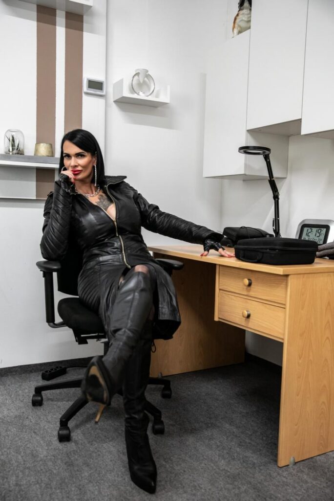 Leder - Domina Lady Xenia Domina in Wien, Austria